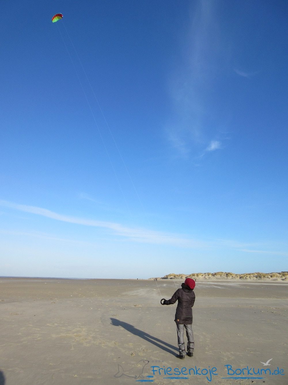 Drachen steigen lassen am Strand – Friesenkoje Borkum